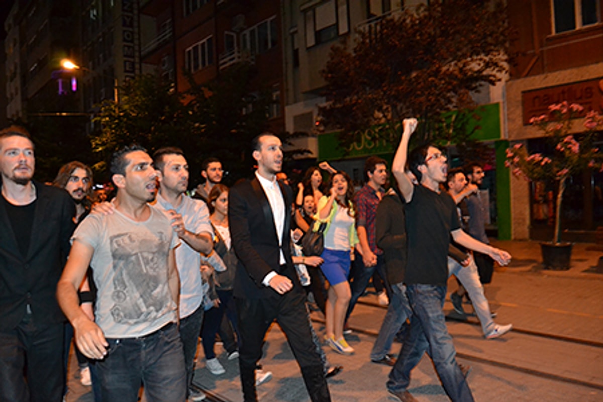 Cem Adrian'ın Bu Dünya'ya Fazla Olduğunun 10 Kanıtı - Onedio