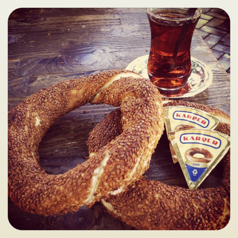 Çay ile Simitin Ayrılmaz İkili Olduğunu Kanıtlayan 16 Fotoğraf - onedio.com