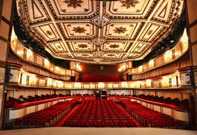 İstanbul’da Gitmeniz Gereken En İyi 10 Tiyatro Sahnesi - onedio.com