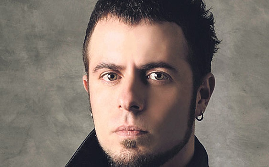 Emre Aydın'ın İçimize İşleyen Şarkılarının Nedeni Hüzünlü Hikayesi - Onedio