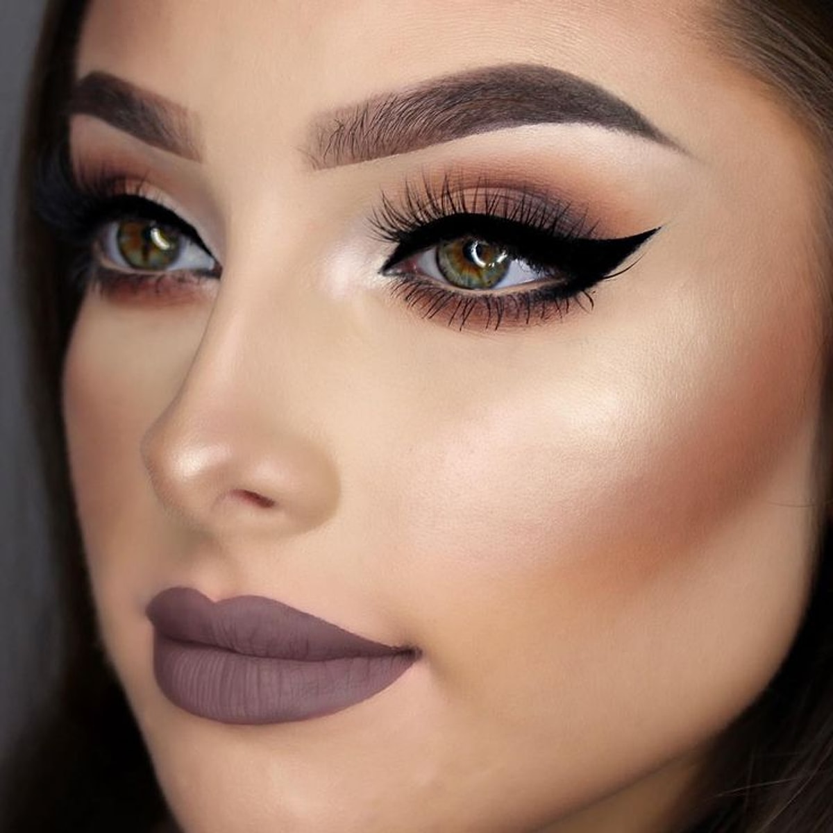 Yeni Hafif Makyaj Trendi Abartılı Instagram Makyajlarını Tarihe ...