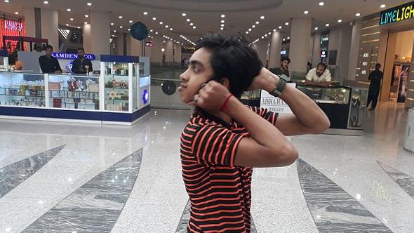 Kafasını 180 Derece Döndürebilen Pakistanlı Genç: Muhammad Samee - Onedio