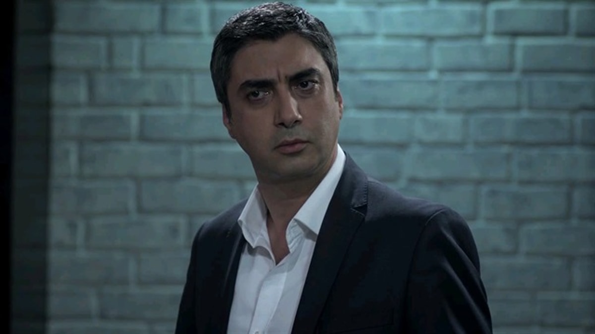 Polat Alemdar Dahil! Hayvan Gibi Karizma Sesiyle Başrolleri Konuşturan ...