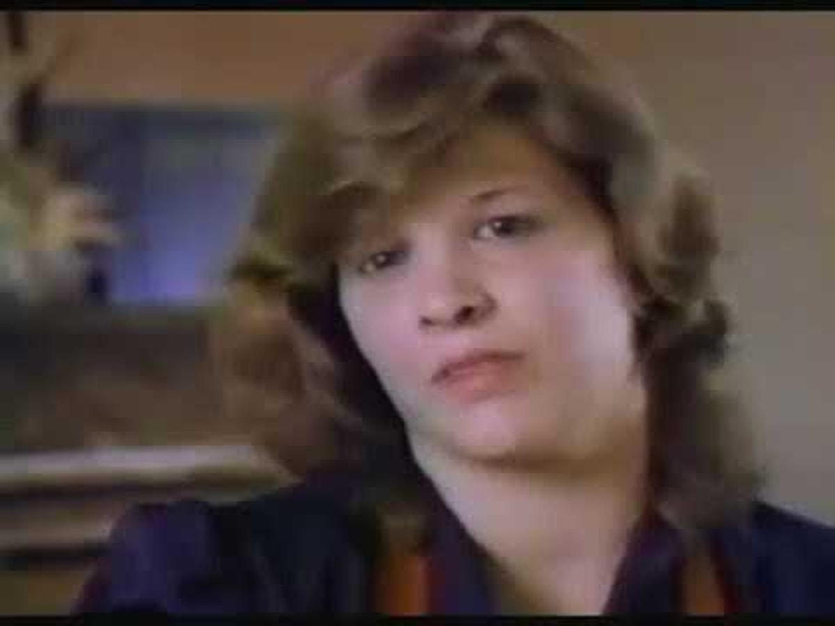 Evinde Paranormal Olaylar Yaşandığını Öne Sürerek Tüm Medyanın İlgi ...