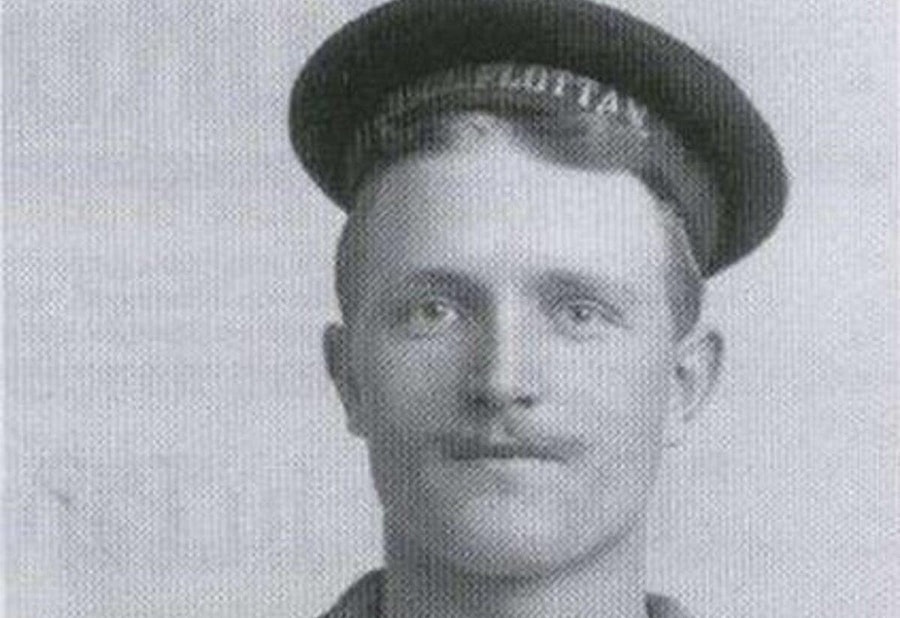 Yamyamların Yaşadığı Bir Adada Mahsur Kalıp Bir de Başlarına Kral Olan ...