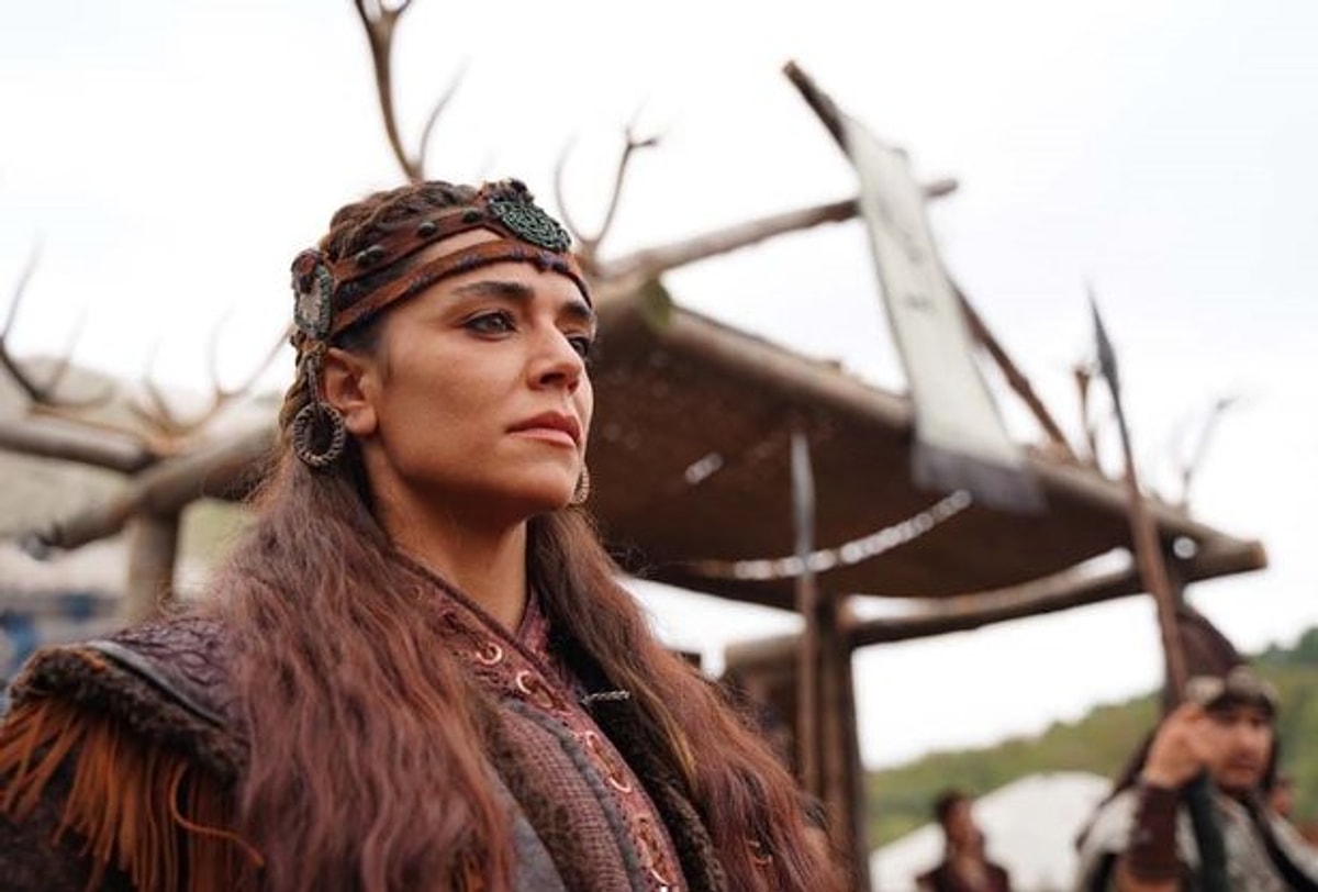 Destan Dizisinin Çolpan'ı İpek Karapınar Kimdir? İpek Karapınar Kaç ...