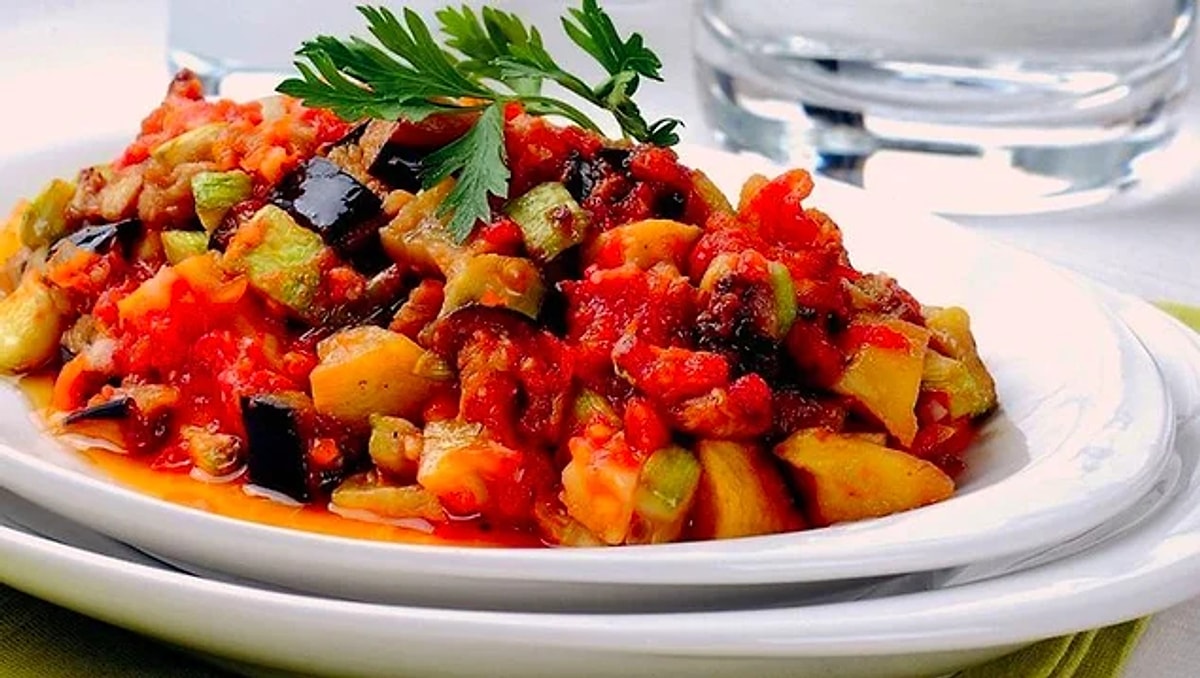 Rakı Sofrası Mezeleri: Rakının Yanına Ne Gider?