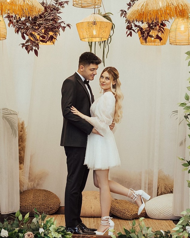 20 Yaşındaki Tiktok Fenomeni Ceren Yaldız Hamile Olduğunu Açıkladı