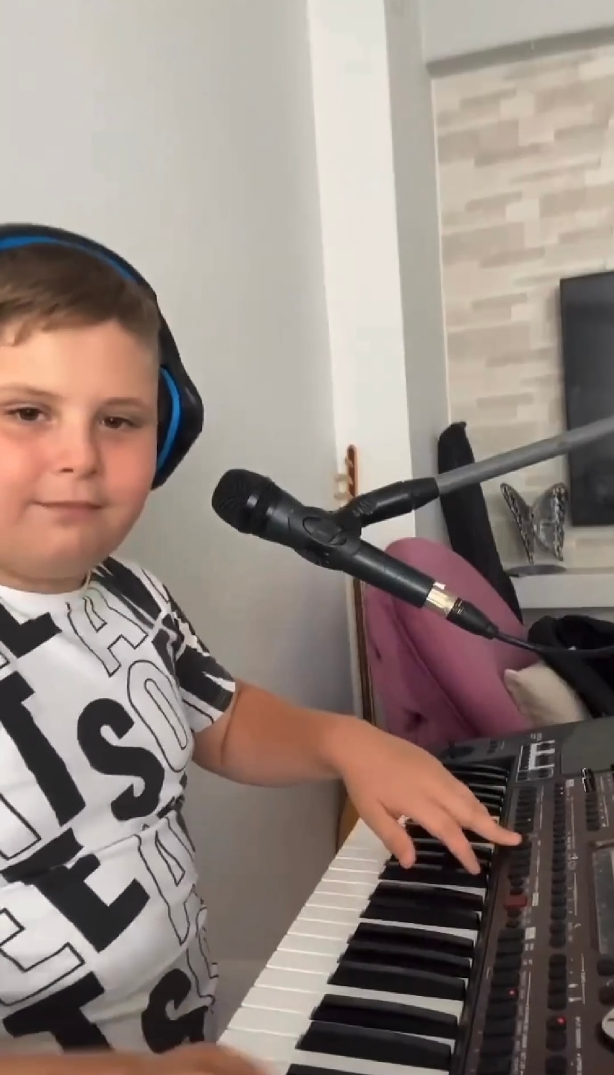 Kral Geri Döndü! Org Çalıp Şarkı Söyleyerek Fenomen Olan Fevzi’nin ...