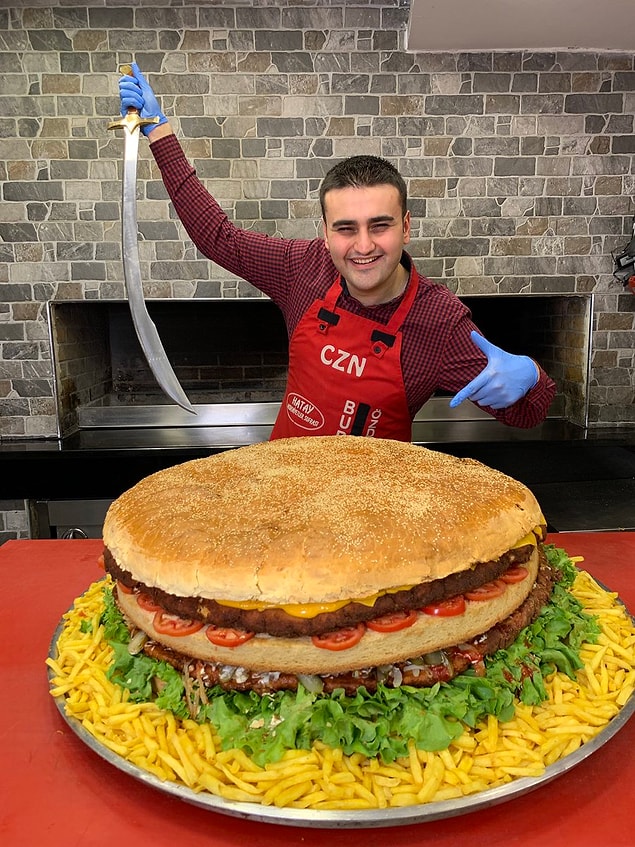 TikTok'ta Yaptığı Devasa Porsiyonlu Yemekleri Yardıma Muhtaç İnsanlarla ...