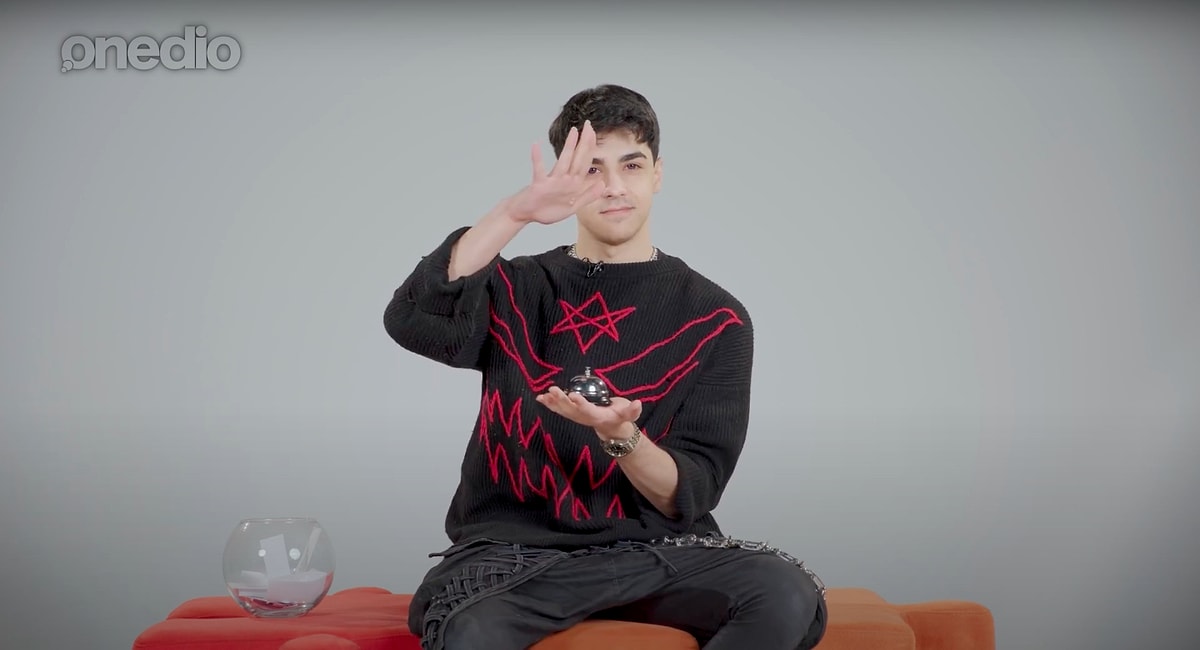 Özgür Deniz Cellat Sosyal Medya Soruları - Onedio