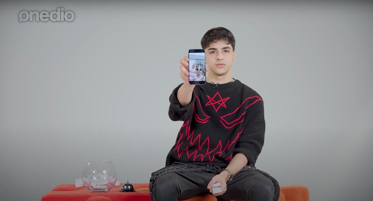 Özgür Deniz Cellat Sosyal Medya Soruları - Onedio