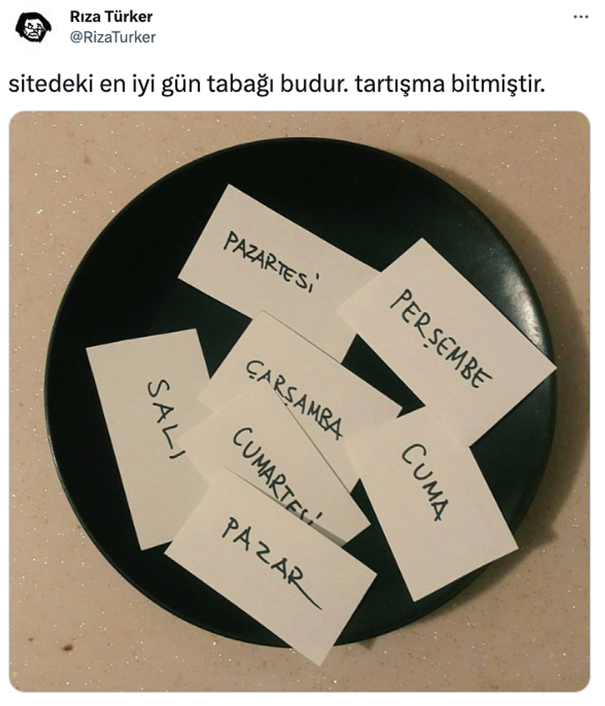 Gün Tabağı Paylaşma Akımıyla Dalga Geçip Yemekleri Mizahına Alet Eden ...