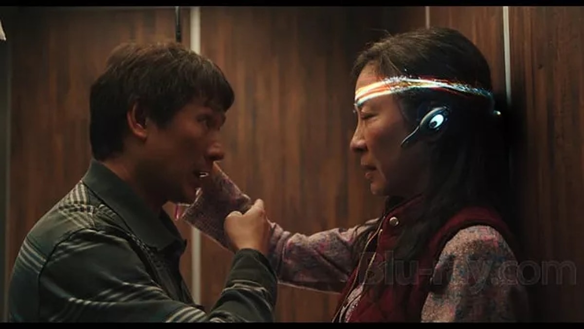 Jumping Between Universes: A Review of 'Everything Everywhere All At ...