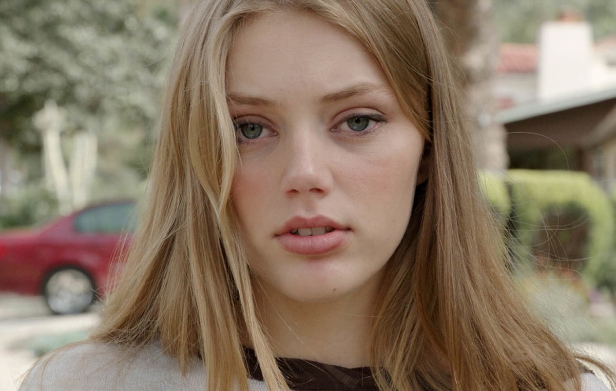 'Stranger Things' Yıldızı Grace Van Dien, Bir Yapımcının Kendisine Üçlü ...