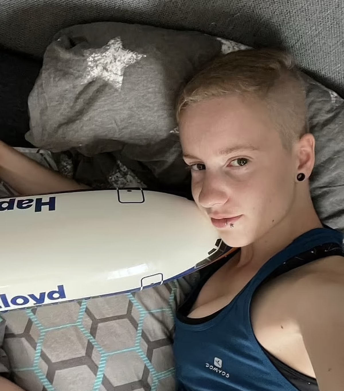 Uçaklarla Cinsel Birliktelik Yaşayan Kadın - Onedio