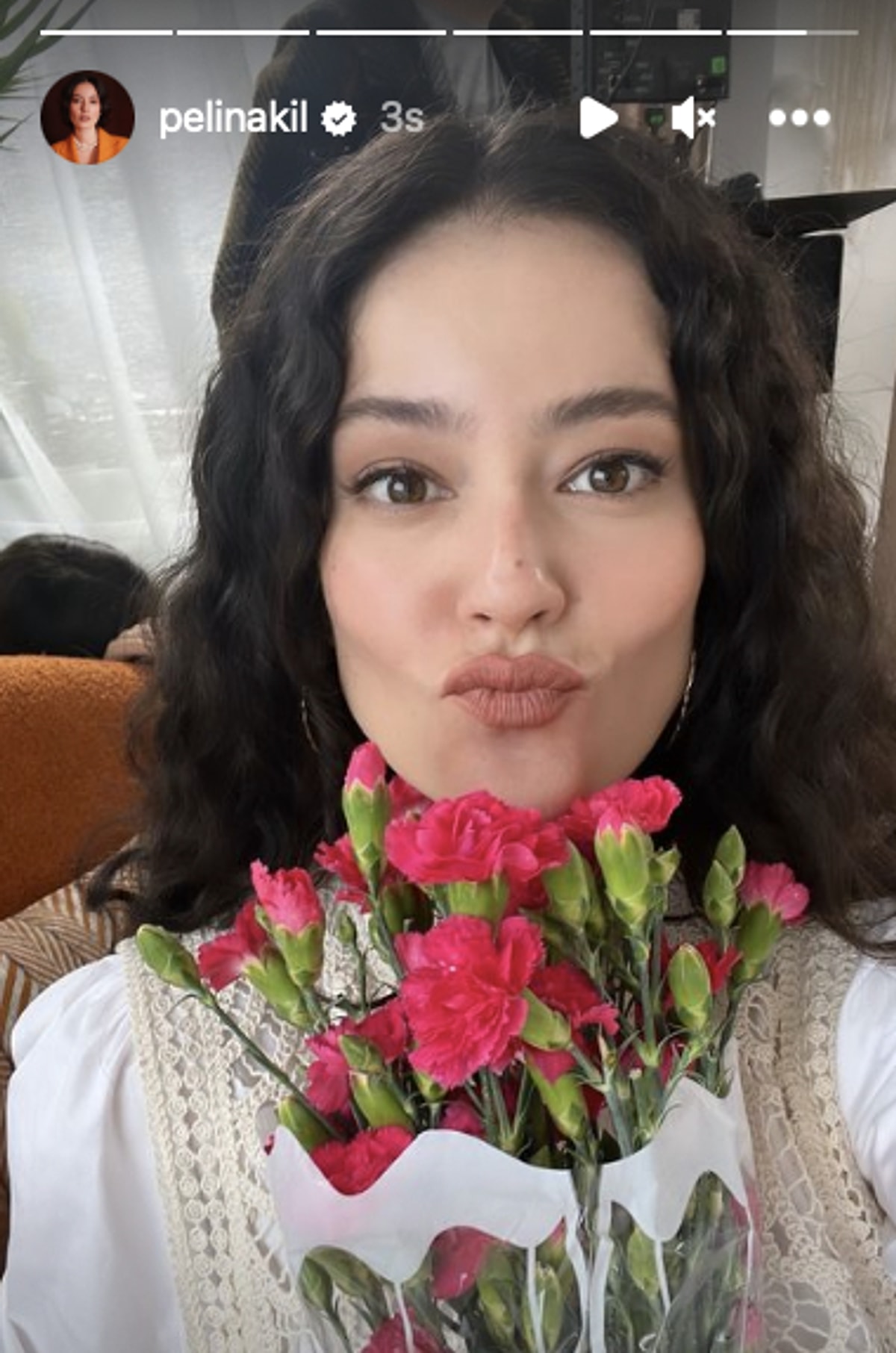 Ünlülerin 17 Mayıs Instagram Fotoğraf Paylaşımı - Onedio