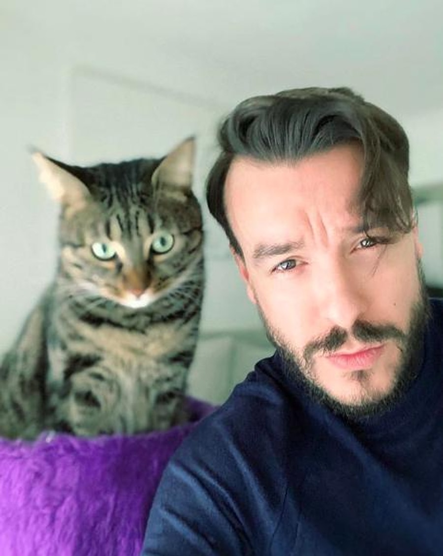 Cem Adrian'a Instagram'da "Kaç Yıllık Gaysin?" Diye Soran Kişi Hiç ...