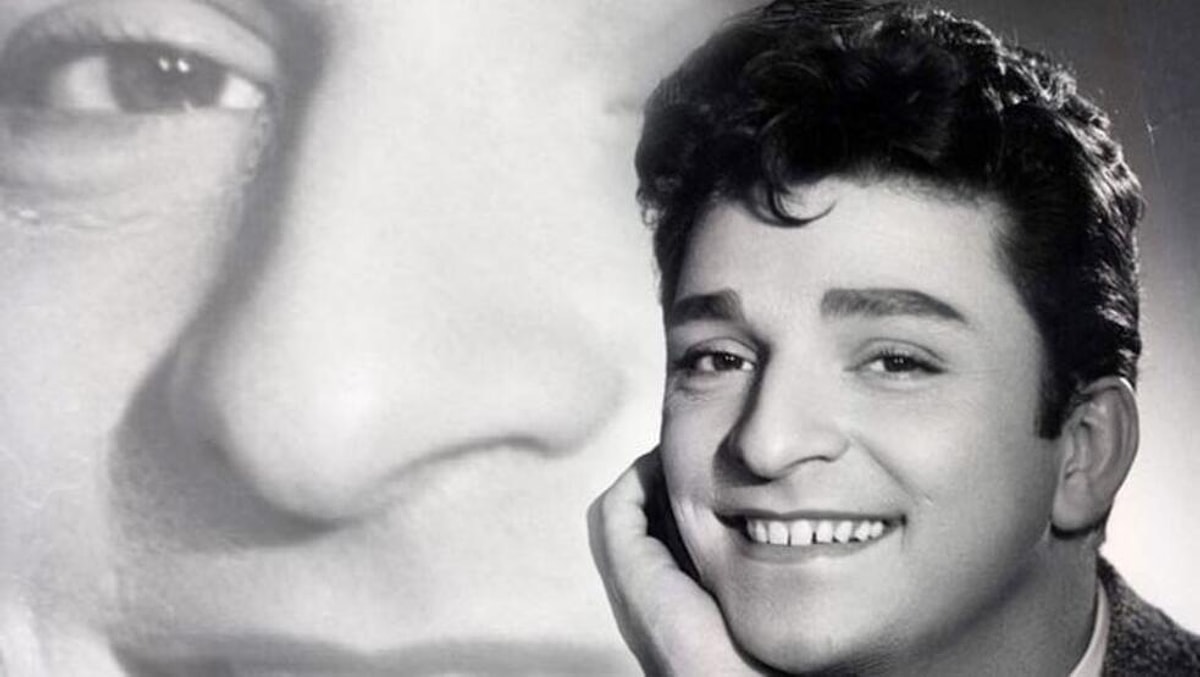 Zeki Müren: The Iconic Voice of Turkish Music - Onedio