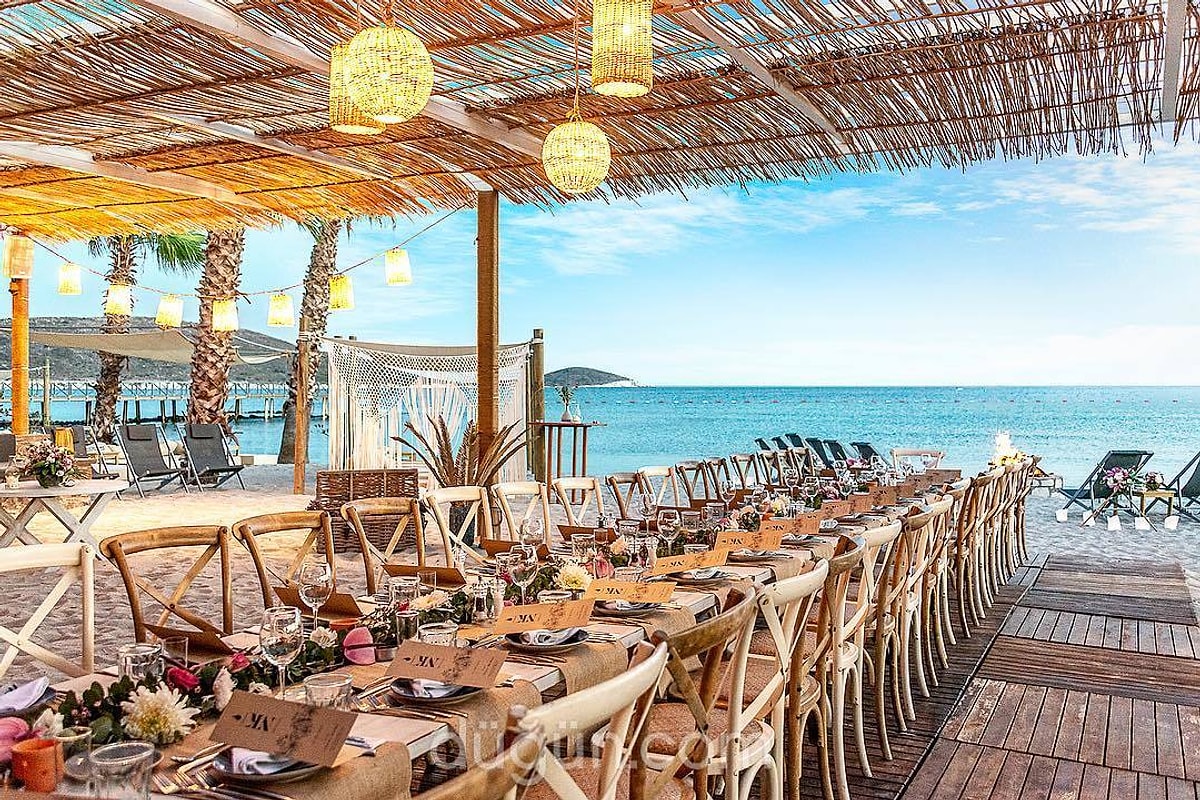 Alaçatı: Explore the Charm of Turkey's Enchanting Coastal Town - Onedio