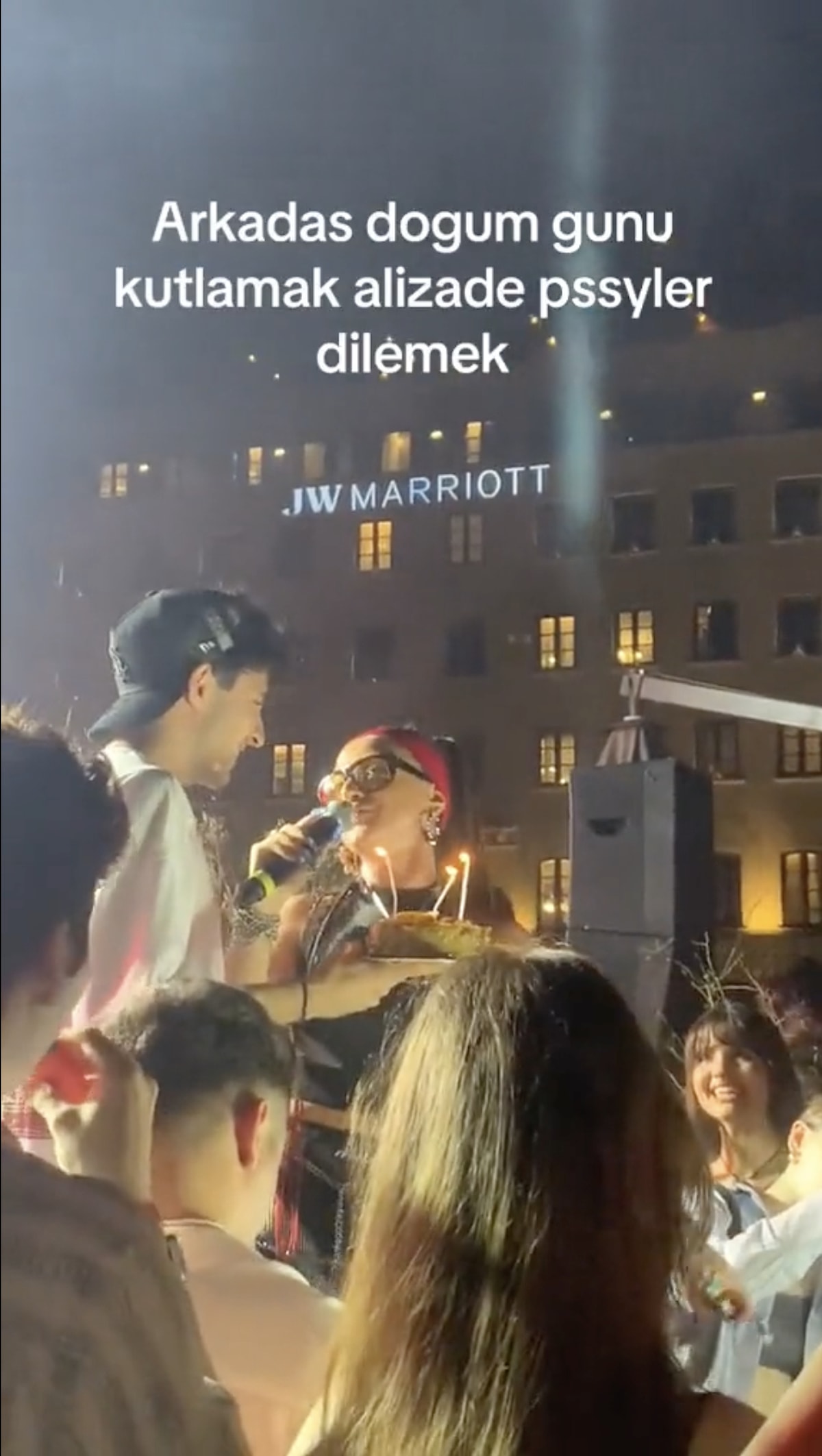 Ünlü Rapçi Alizade'nin Tüm Kalbiyle Dilediği Bi' Enteresan Doğum Günü ...