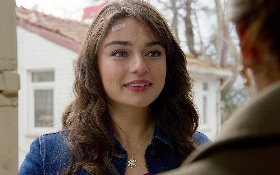 Ayça Ayşin Turan: A Turkish Actress Radiating Brilliance in Cinema and ...