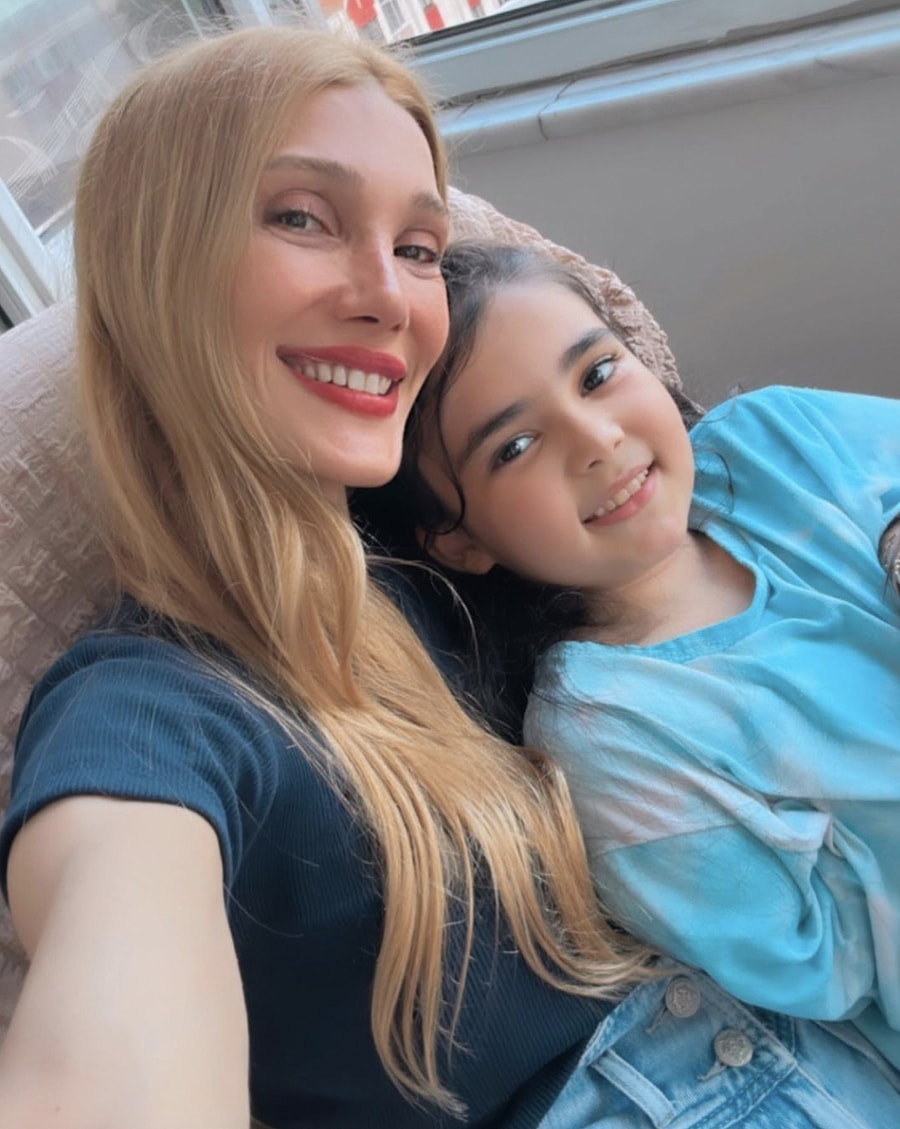 Deprem Sonrası Galatasaraylı Hakan Balta ve Eşi Derya'nın Bağrına Bastıkları Hilal'in Yüzü Artık ...