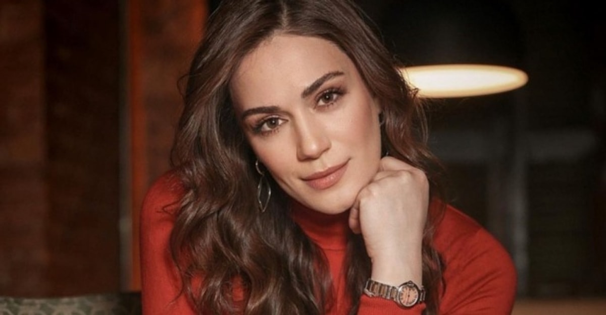 Özge Borak: A Versatile Turkish Actress with a Rich Legacy - Onedio