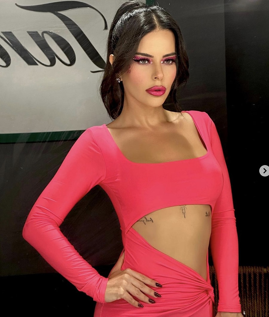 Simge'nin Ayak Pozu Gündem Oldu! - Onedio