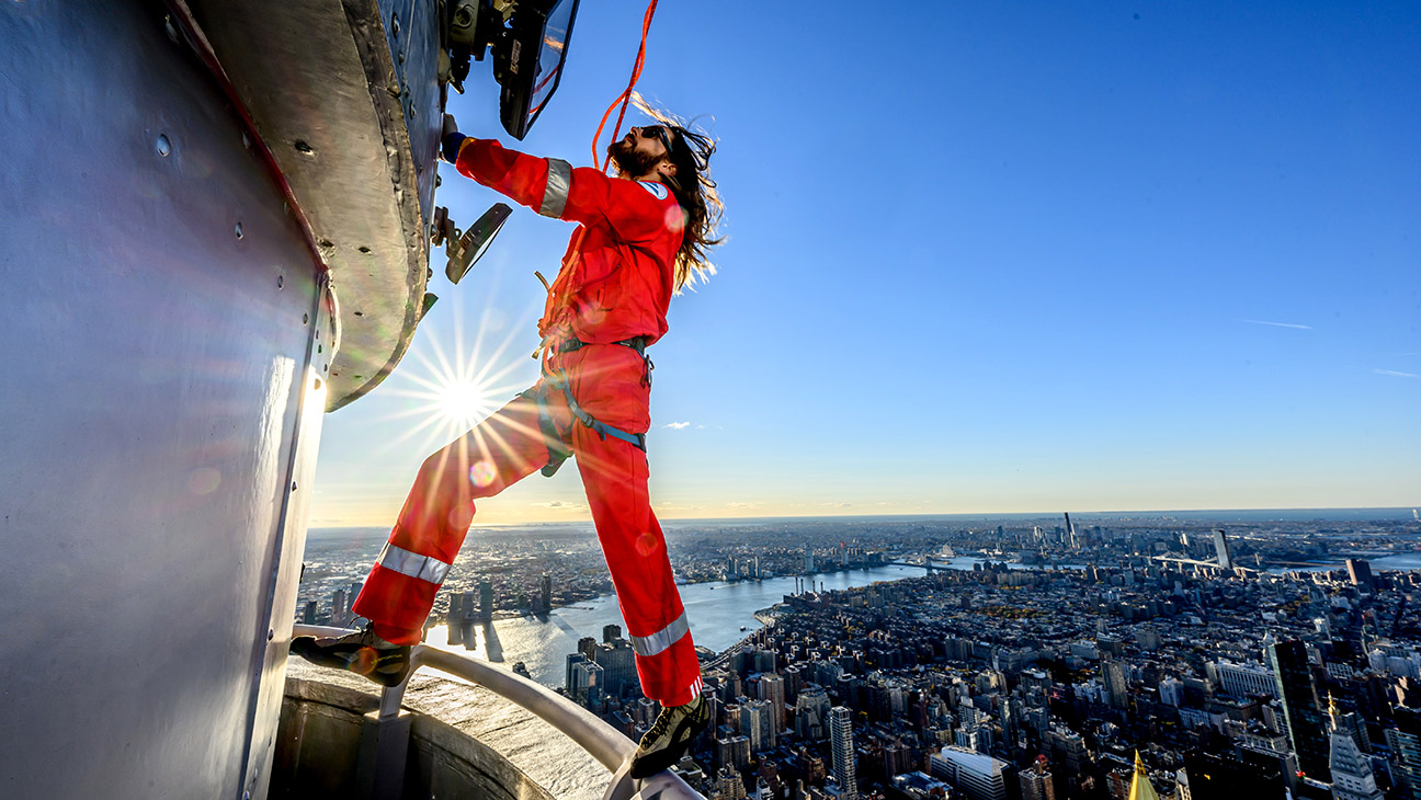 Jared Leto's Empire State Building Stunt Spotlights Global Tour - Onedio