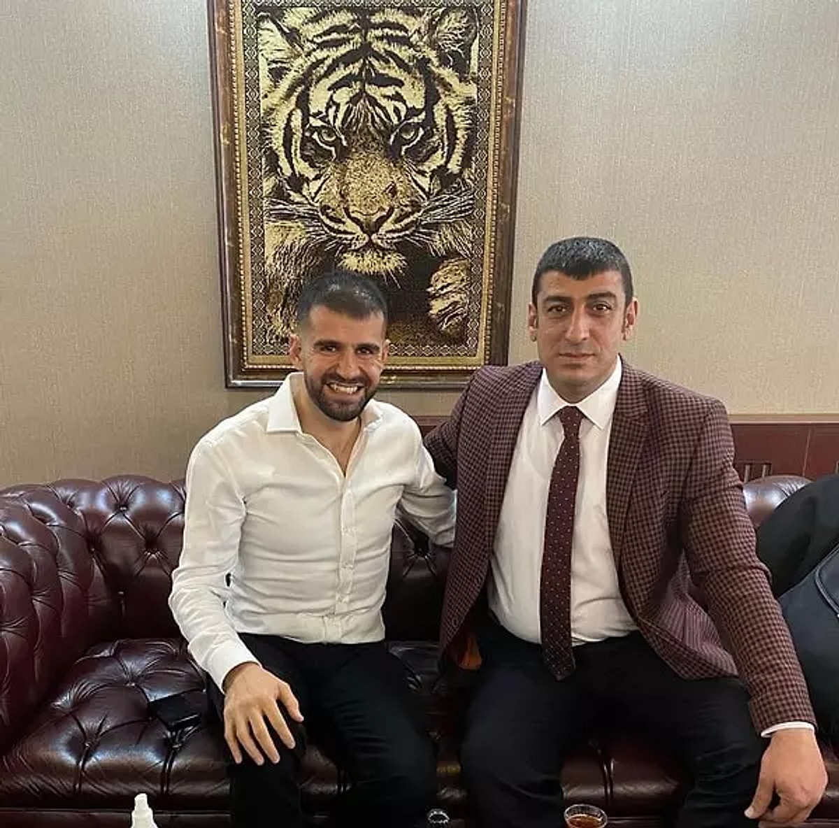 Ayhan Bora Kaplan'ın Sağ Koluna Silahlı Saldırı: Yoğun Bakıma Kaldırıldı! - Onedio