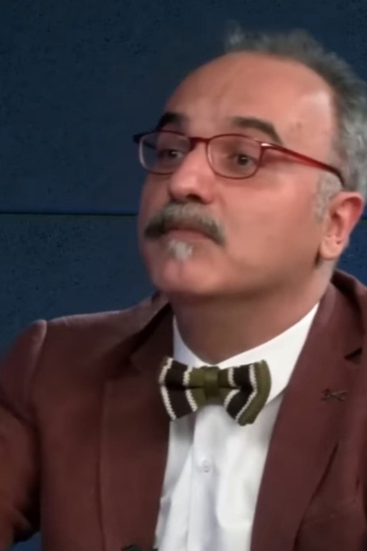 Emrah Safa Gürkan Günümüzde Gençlerin Yanlış Mesleklere ...