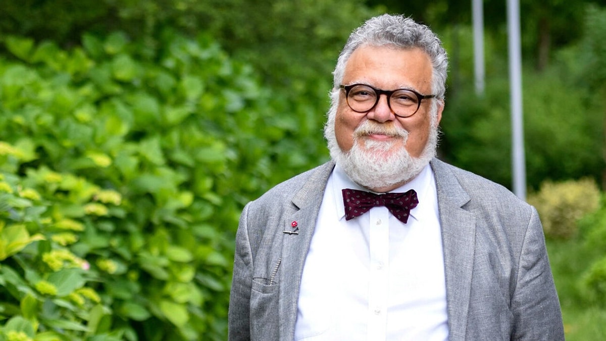 Celal Şengör, Kızıl Goncalar'a Tepki Gösterenleri Ağır Eleştirdi - Onedio