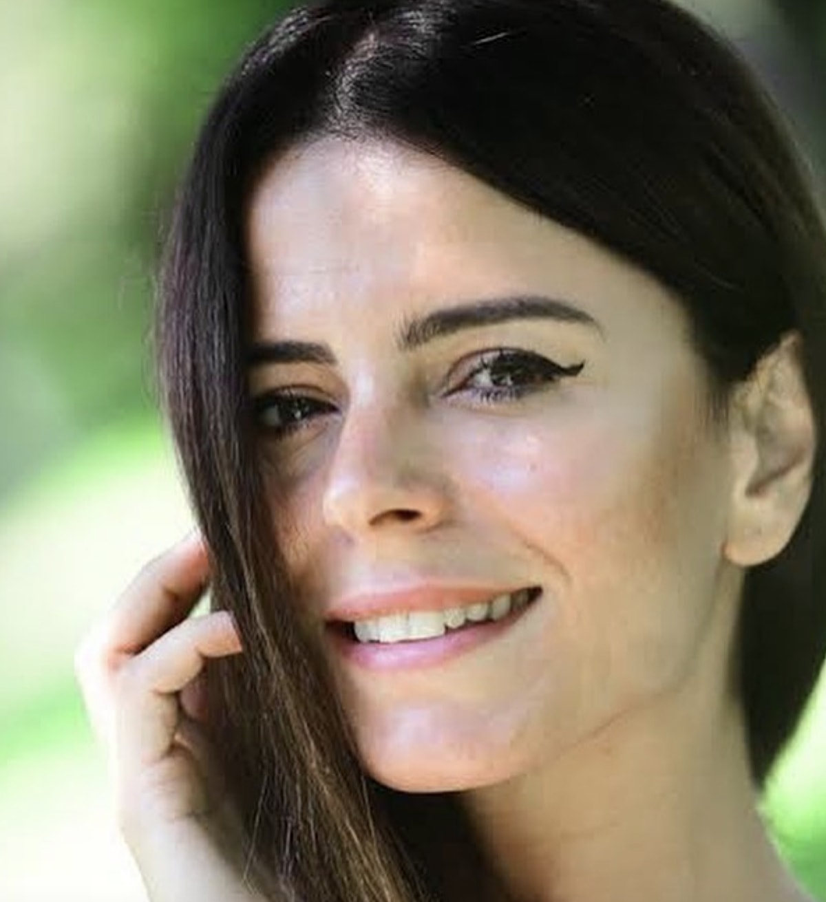 'Aşkın Olayım' Şarkısıyla Akıllara Kazınan Simge Sağın'ın Estetiksiz ...