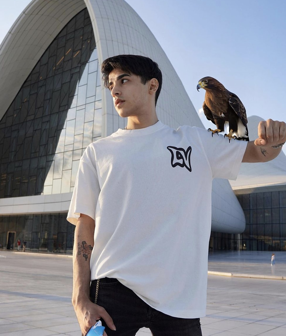 Reynmen'in Altın Kelebek'te Aldığı Ödülü Çöpe Atmasının Ardından Özgür ...