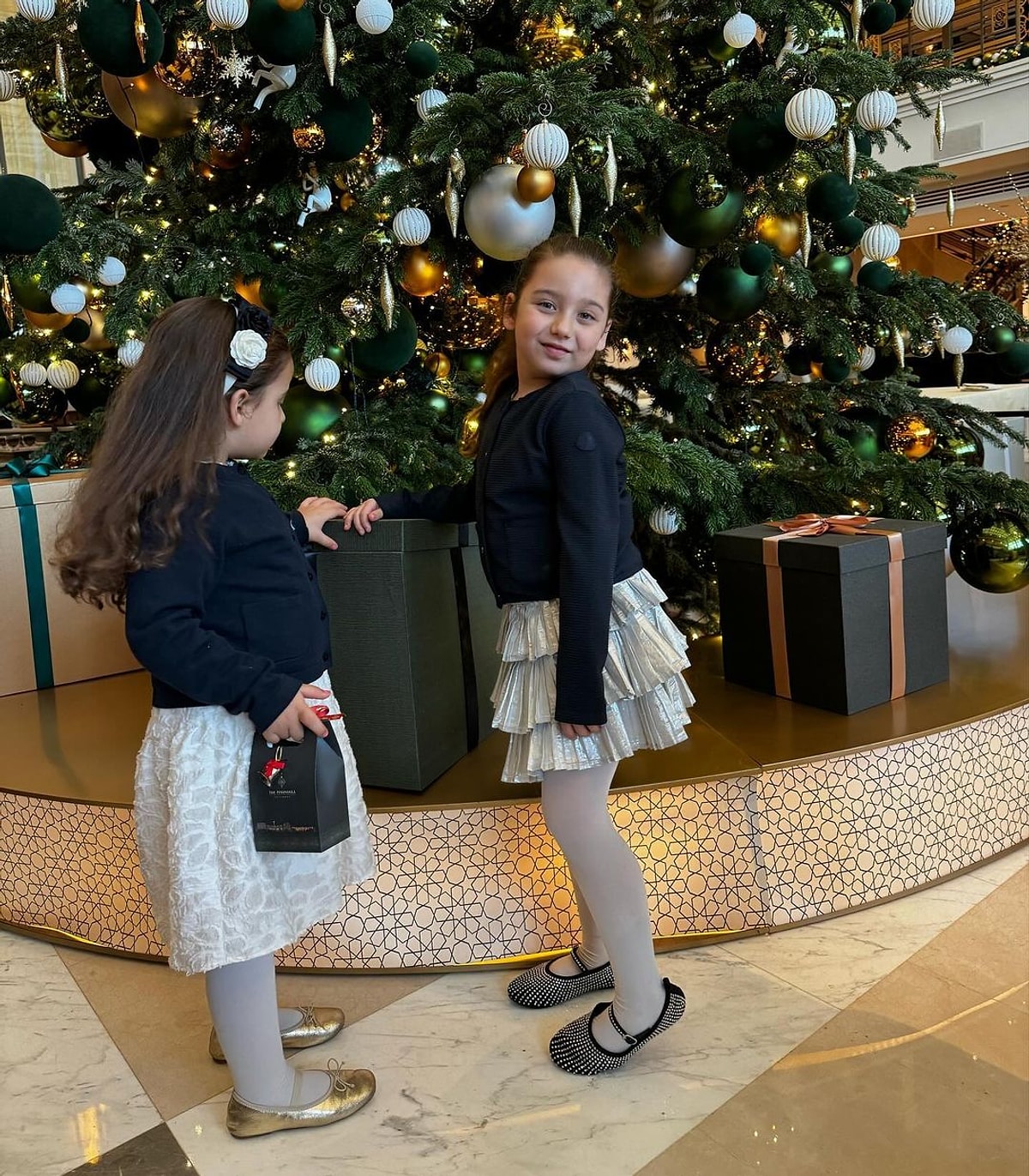 Kızlarının Üzerine Dolap Düşen Özlem Ada Şahin ve Berkay Şahin'in ...