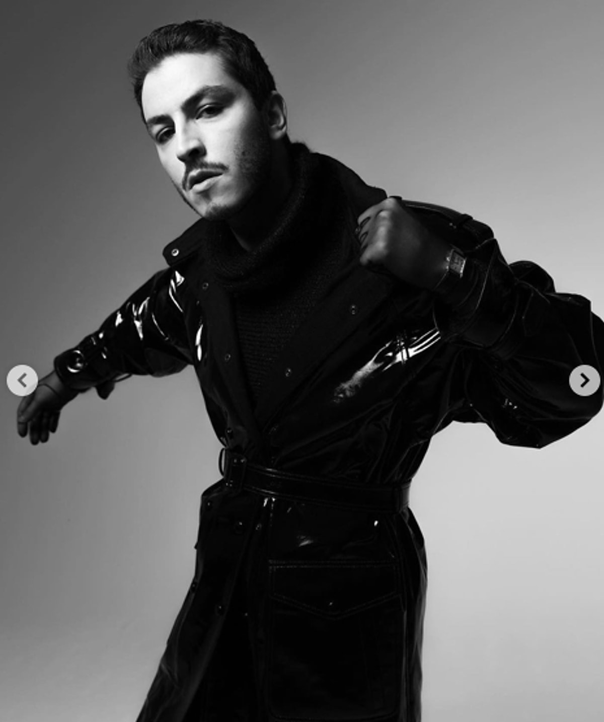 Boran Kuzum'un Alacakaranlık Filminden Fırlama Pozları Ortalığı Aleve ...