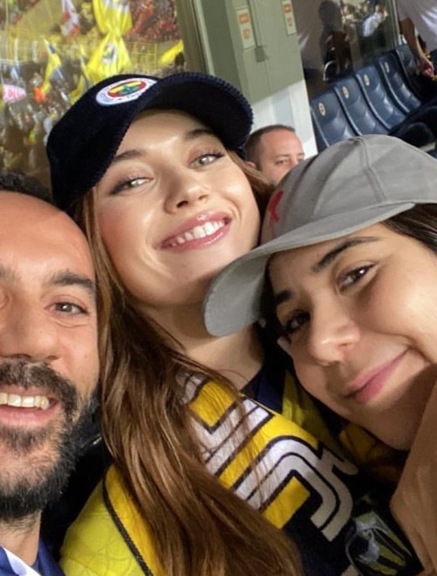 Hande Erçel'in Ardından Fenerbahçe Maçı İçin Sevinç Kutlaması Yapan ...