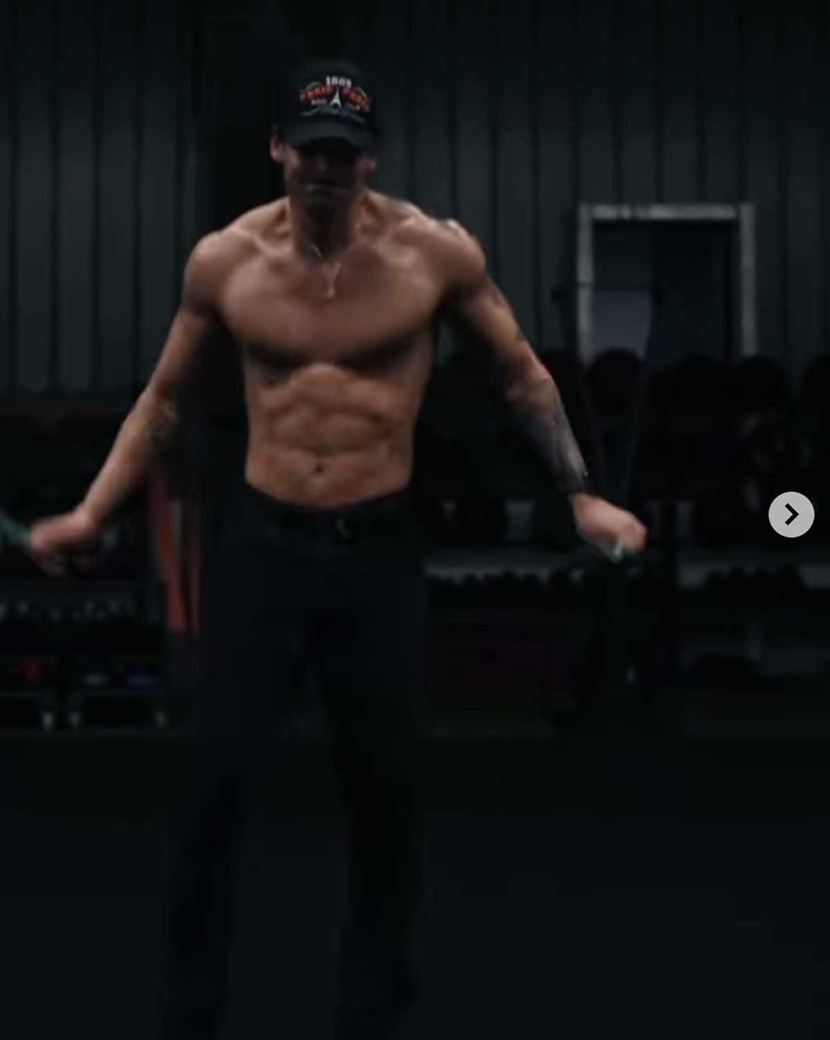 Esra Dermancıoğlu, Dayan Kolev’in İp Atladığı Anlarda Kaslı Vücuduna ...