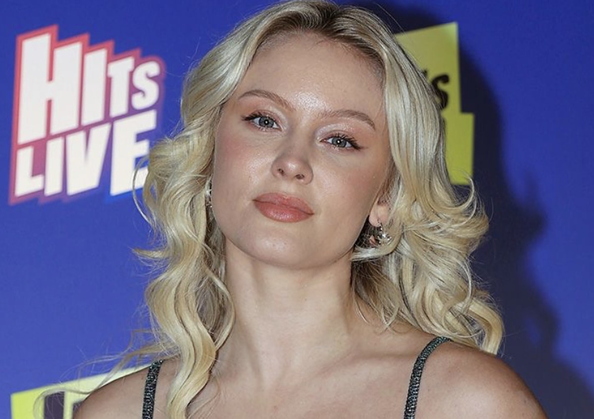 Zara Larsson Yeni Albümünün Çıkışı İçin Tasarım Ayakkabı ve Çantalarını ...