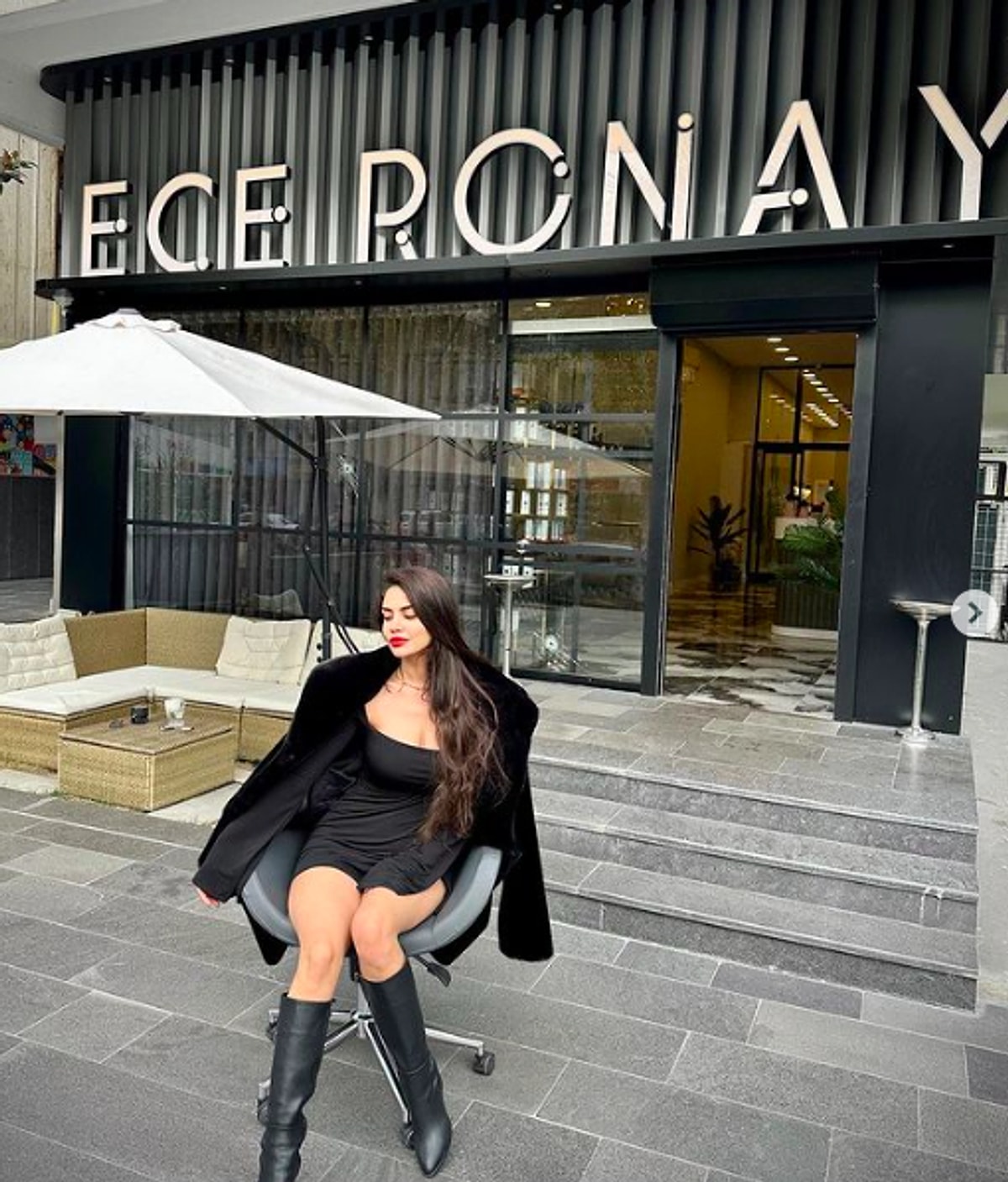 Ece Ronay Sevgilisiyle İlk Pozunu Paylaştı! - Onedio