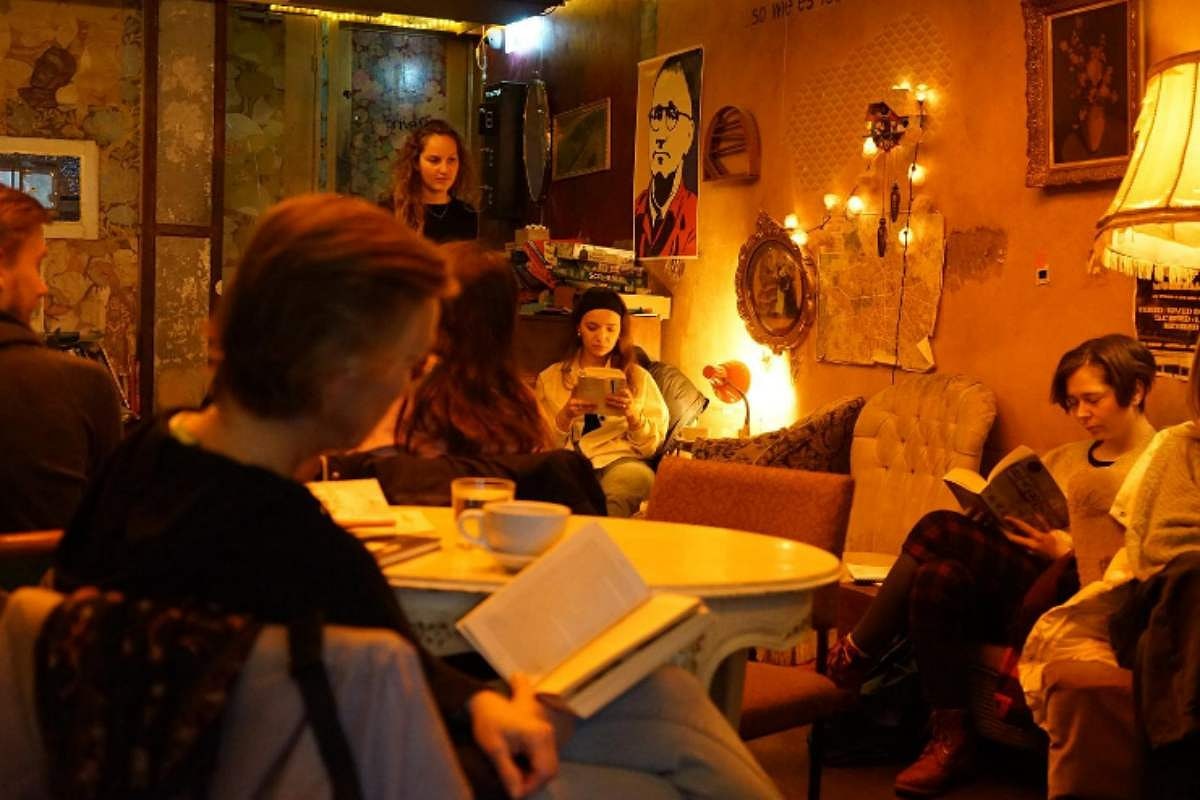 Teknolojiden Uzak Kafe: Café Brecht - Onedio