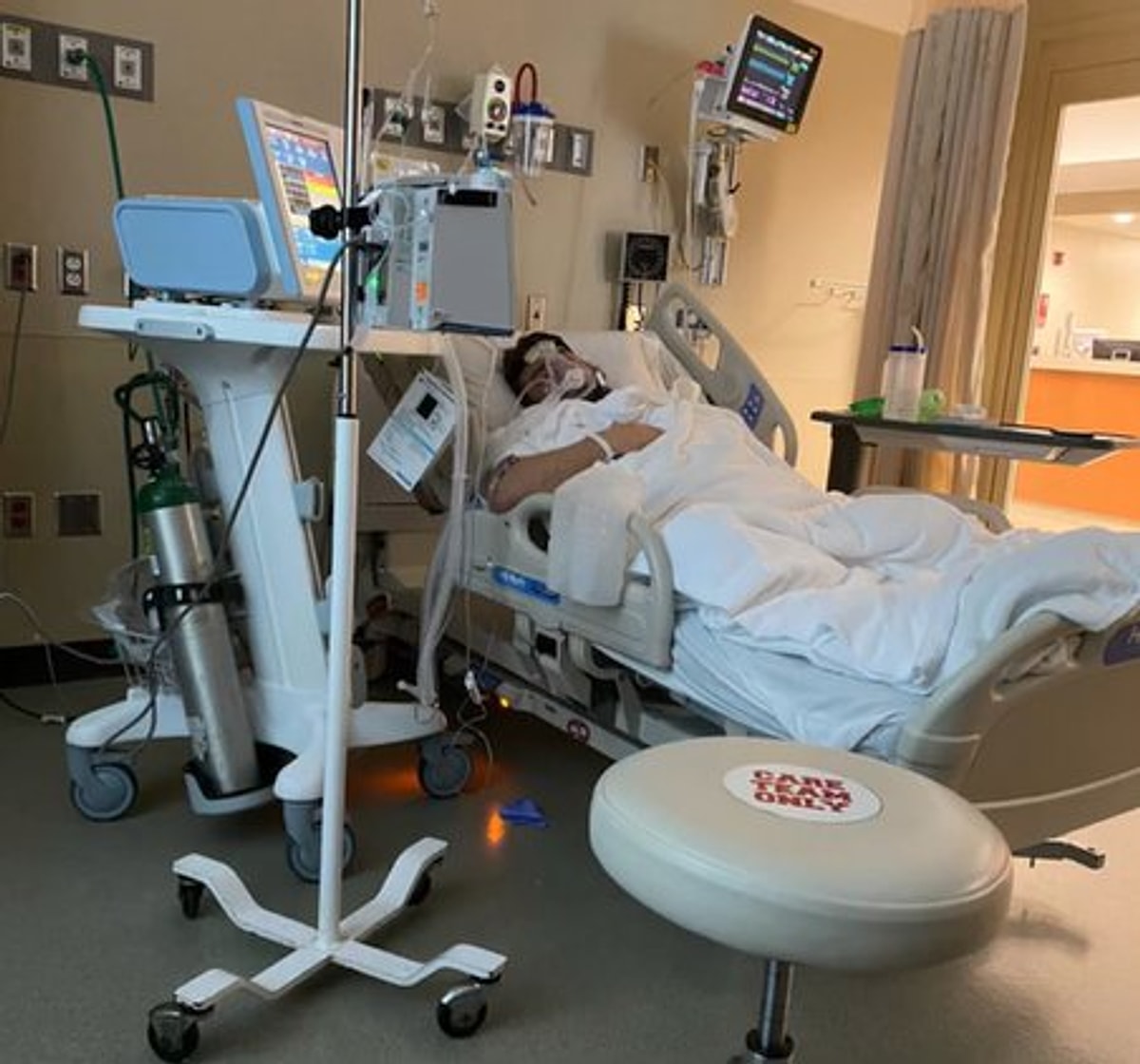 Kıl Dönmesini Çıkardıktan Sonra Kan Zehirlenmesi Yaşayıp Komaya Giren ...