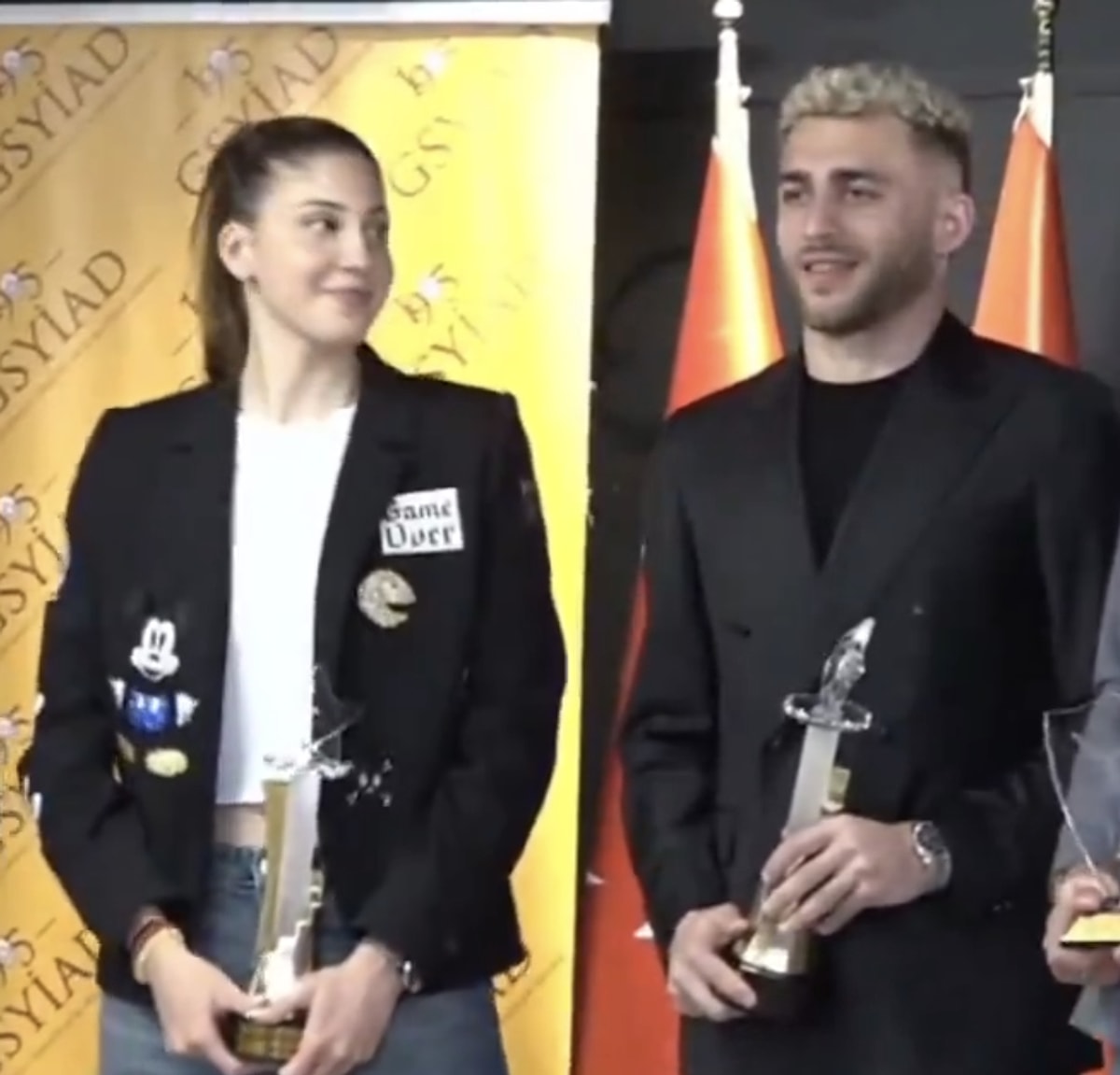 Galatasaraylı Taraftarlar, Yan Yana Gelen Barış Alper Yılmaz ve İlkin ...