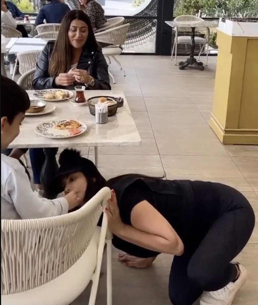 Ahmet Hakan, Yasaya Köpek Taklidi Yaparak Tepki Gösteren Şarkıcı Hatice'yi Topa Tuttu! - Onedio