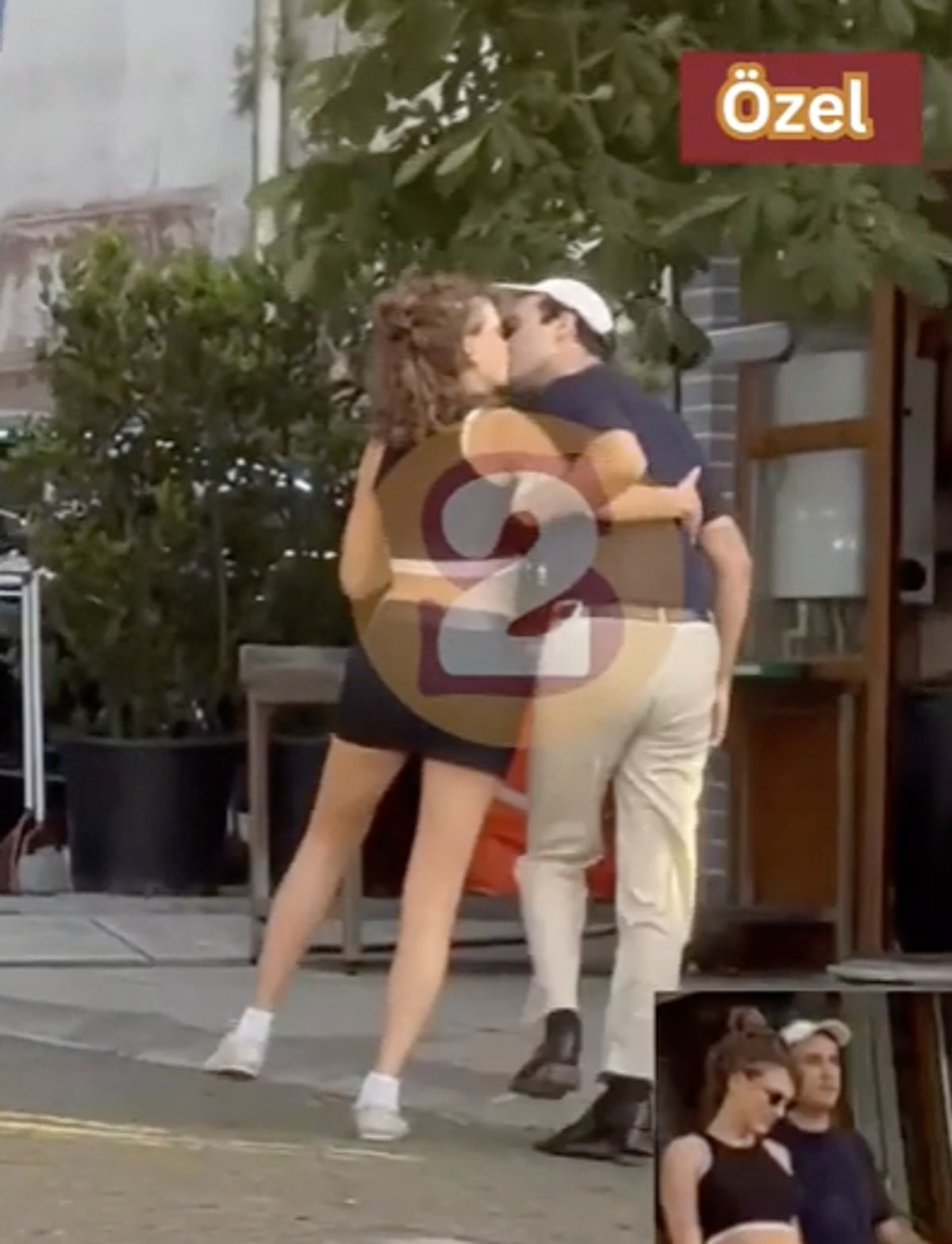 Mert Demir'in Aşkı Serenay Sarıkaya'nın Eski Sevgilisi Cem Yılmaz'la Fotoğrafı Keşfete Düşünce ...