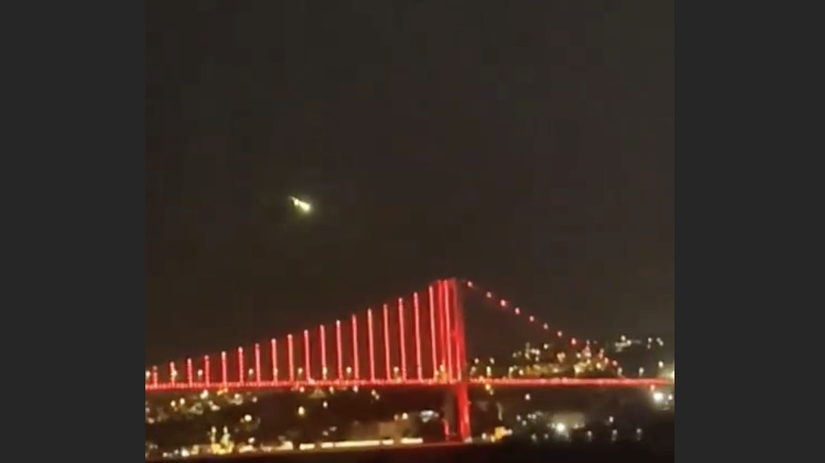 Alev Topu Yürekleri Ağıza Getirdi: İstanbul ve Çevre İllerde Göktaşı ...