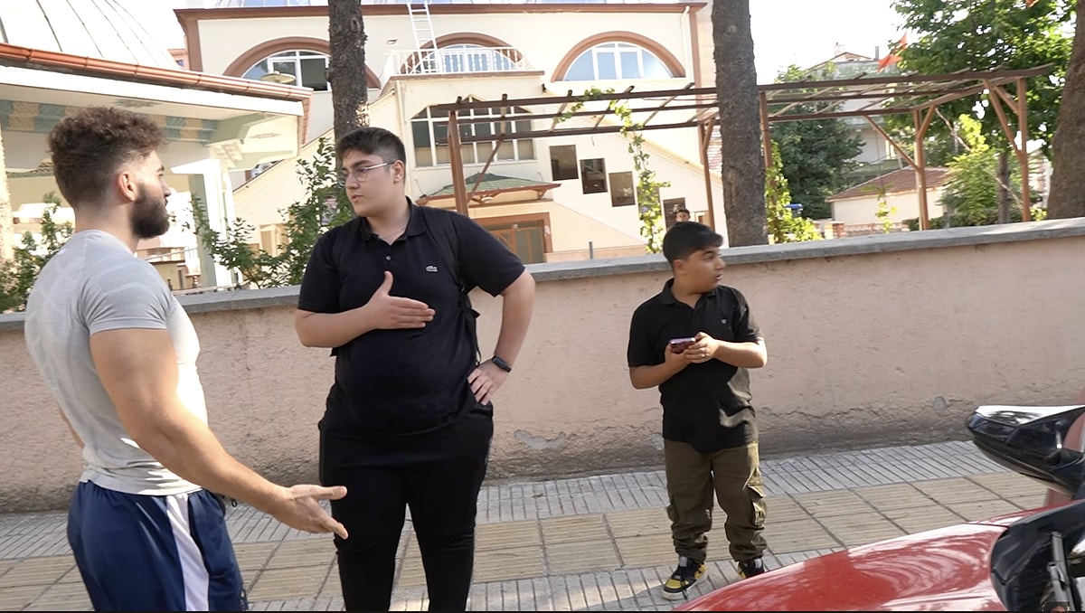 Testo Taylan'dan 'Hatırladın mı Lan Beni?' Videosundaki Çocuklara ...