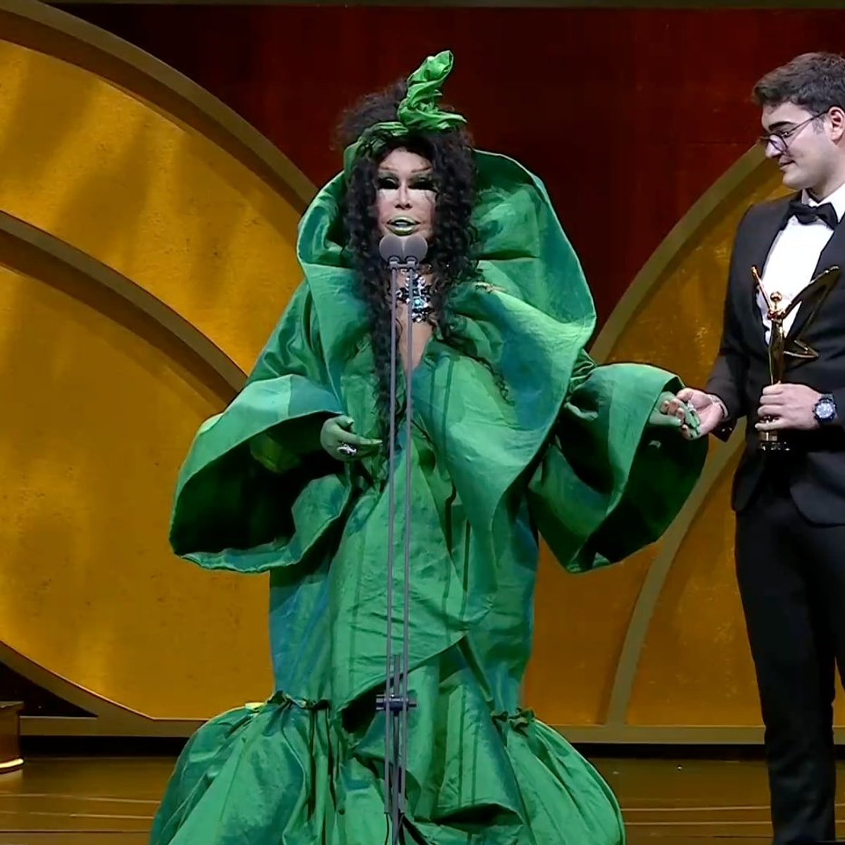 Gecenin Marulu: Pantene Altın Kelebek'te 50. Yıl Özel Ödülü Alan Bülent ...