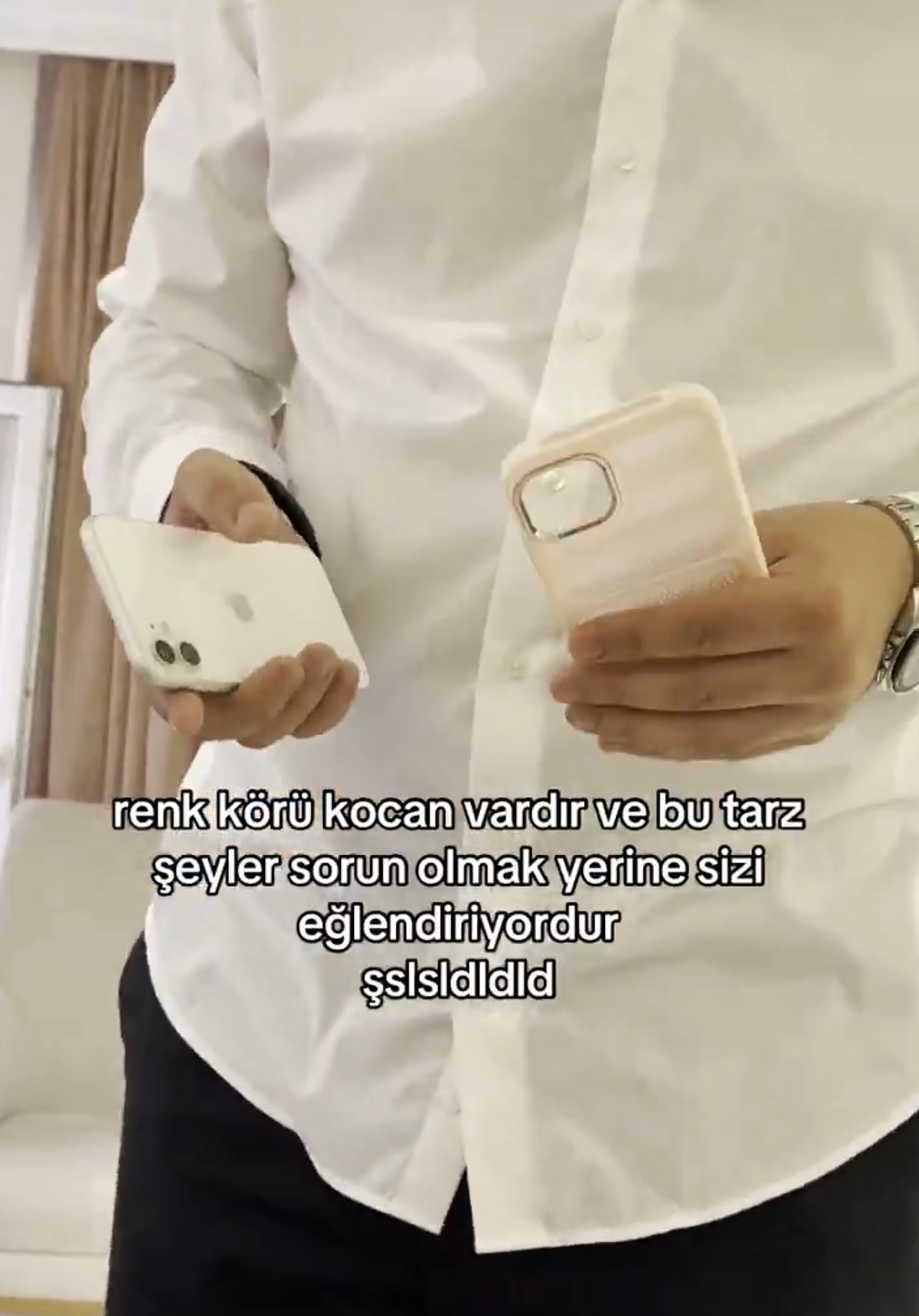 Renk Körü Adam Toz Pembe Kılıf Aldığını Eşi Söyleyince Fark Etti ...